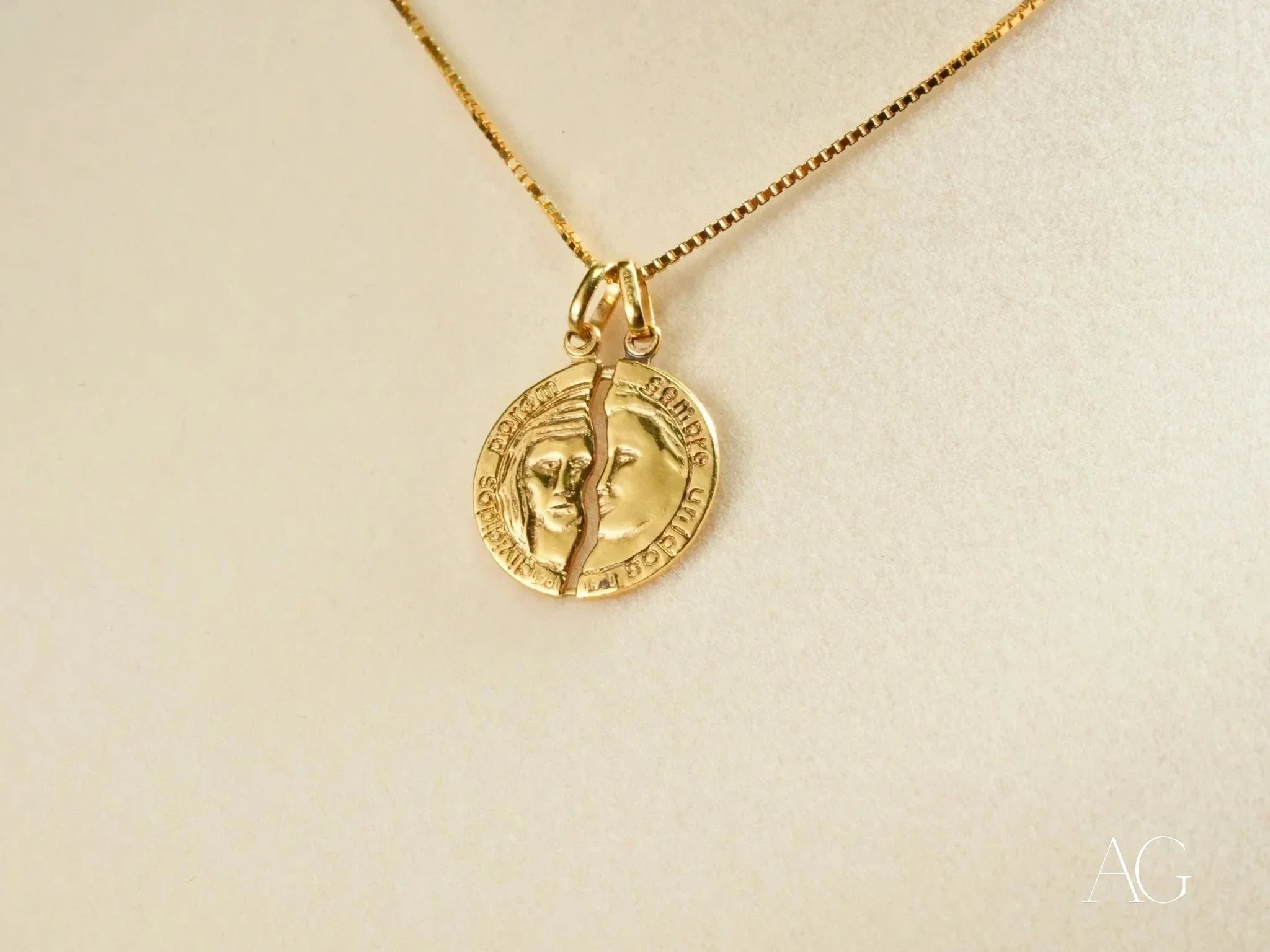 Dual Harmony: Two Faces Pendant - Art Gold Jewelry